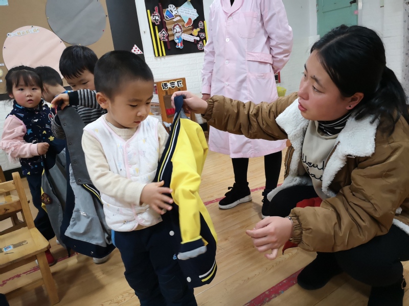 我会自己穿衣服 合肥工业大学幼儿园